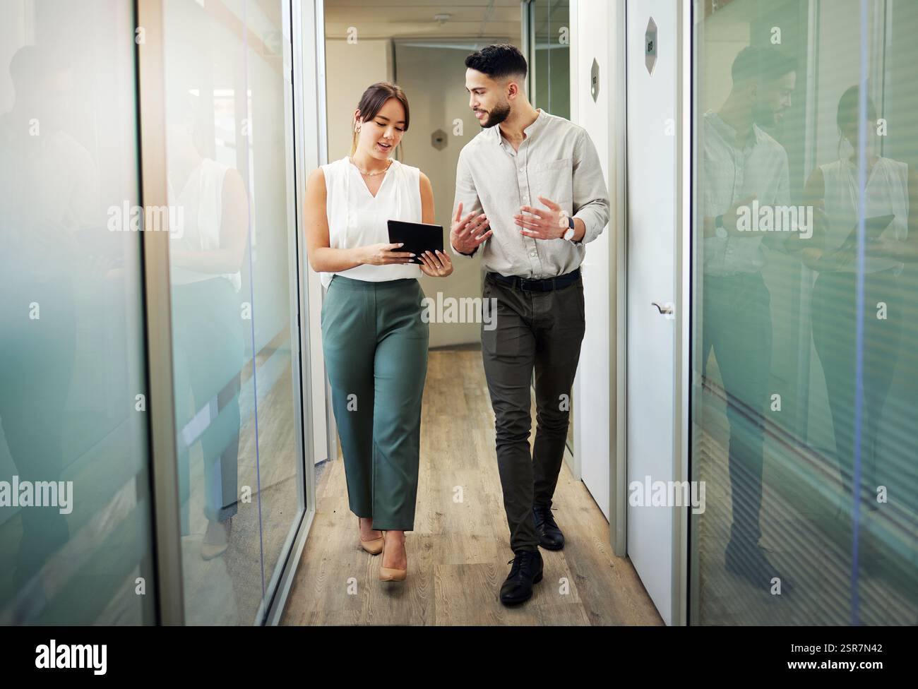 Tech research business people hi-res stock photography and images - Alamy