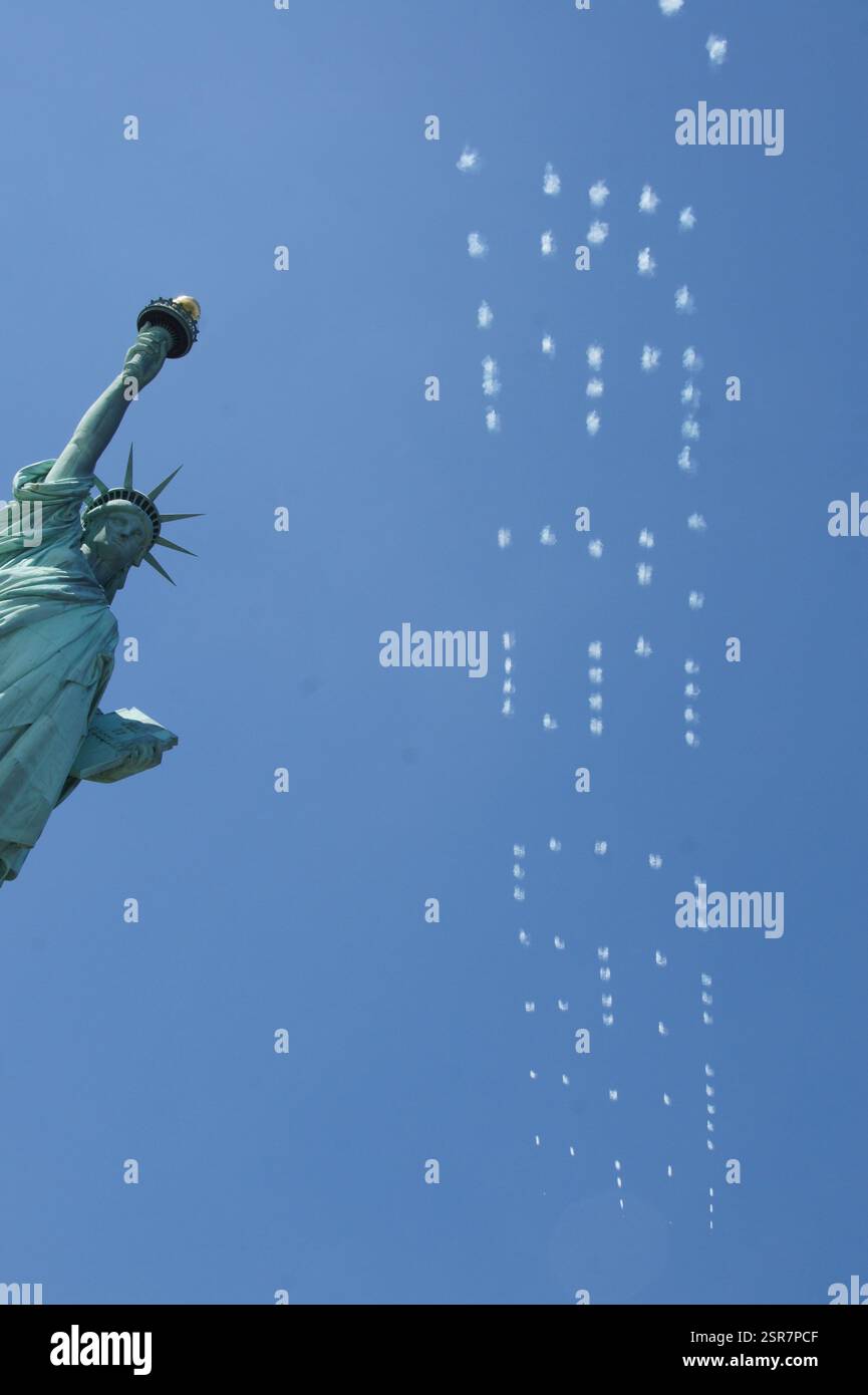 Close-up reveals weathered copper face of New York's Statue of Liberty ...