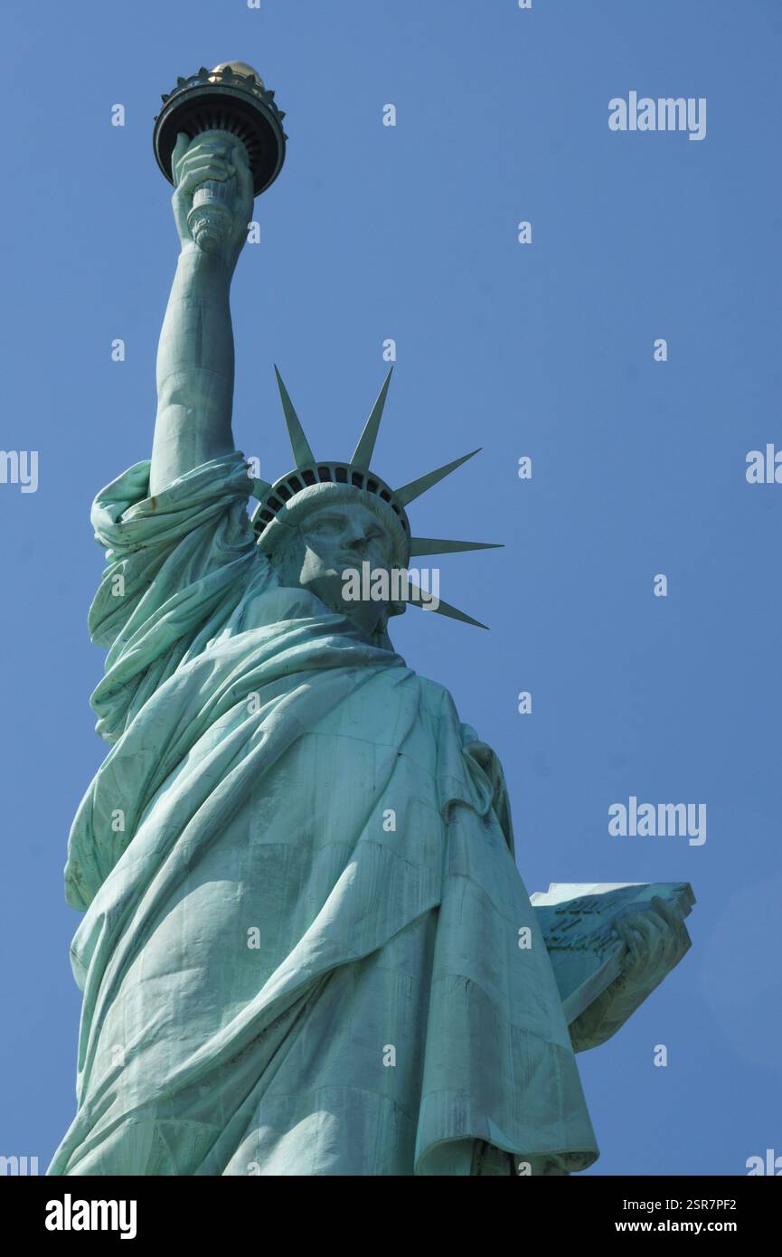 Close-up reveals New York's Statue of Liberty's weathered green face ...