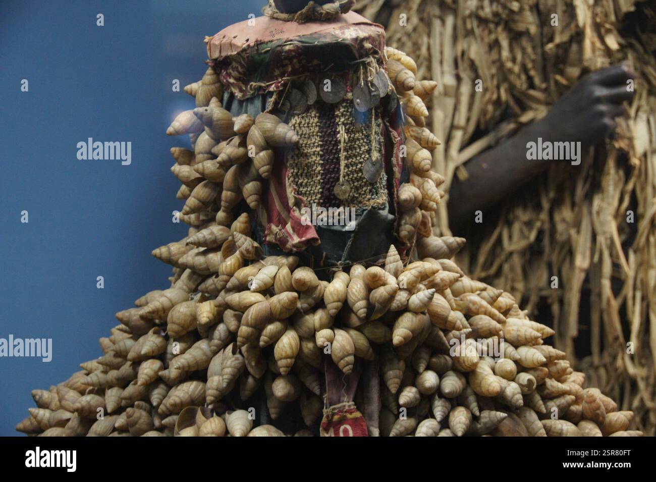 New York, Manhattan. A doctor in a white coat gently injects a child's ...