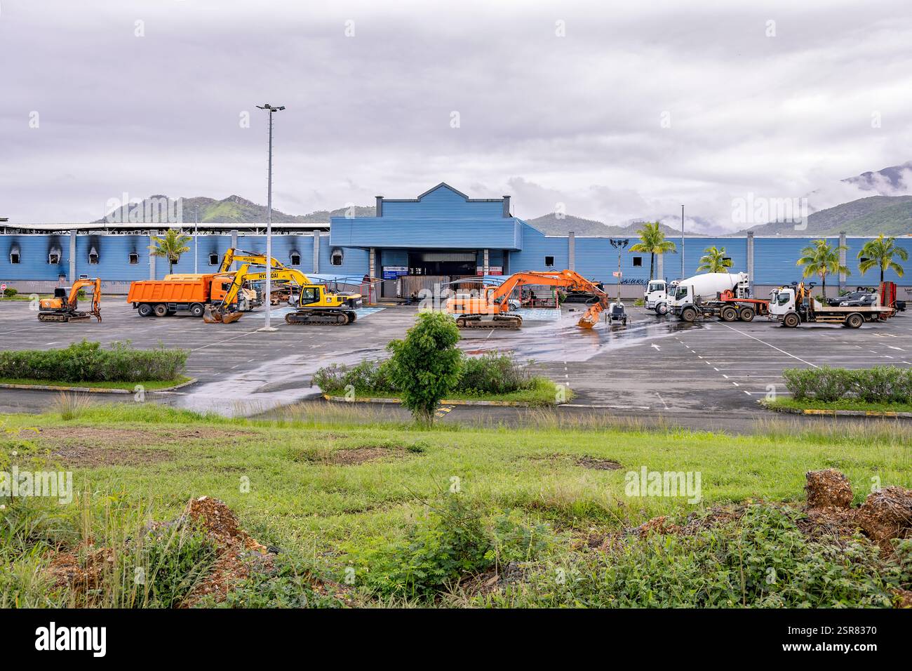 Workers in front entrance of Carrefour destroyed at Kenu-In shopping ...