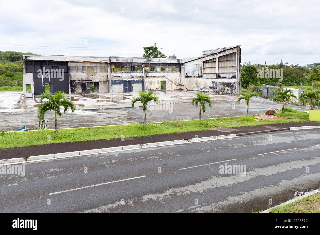 Building with stores destroyed at Kenu-In shopping center in Dumbea on ...