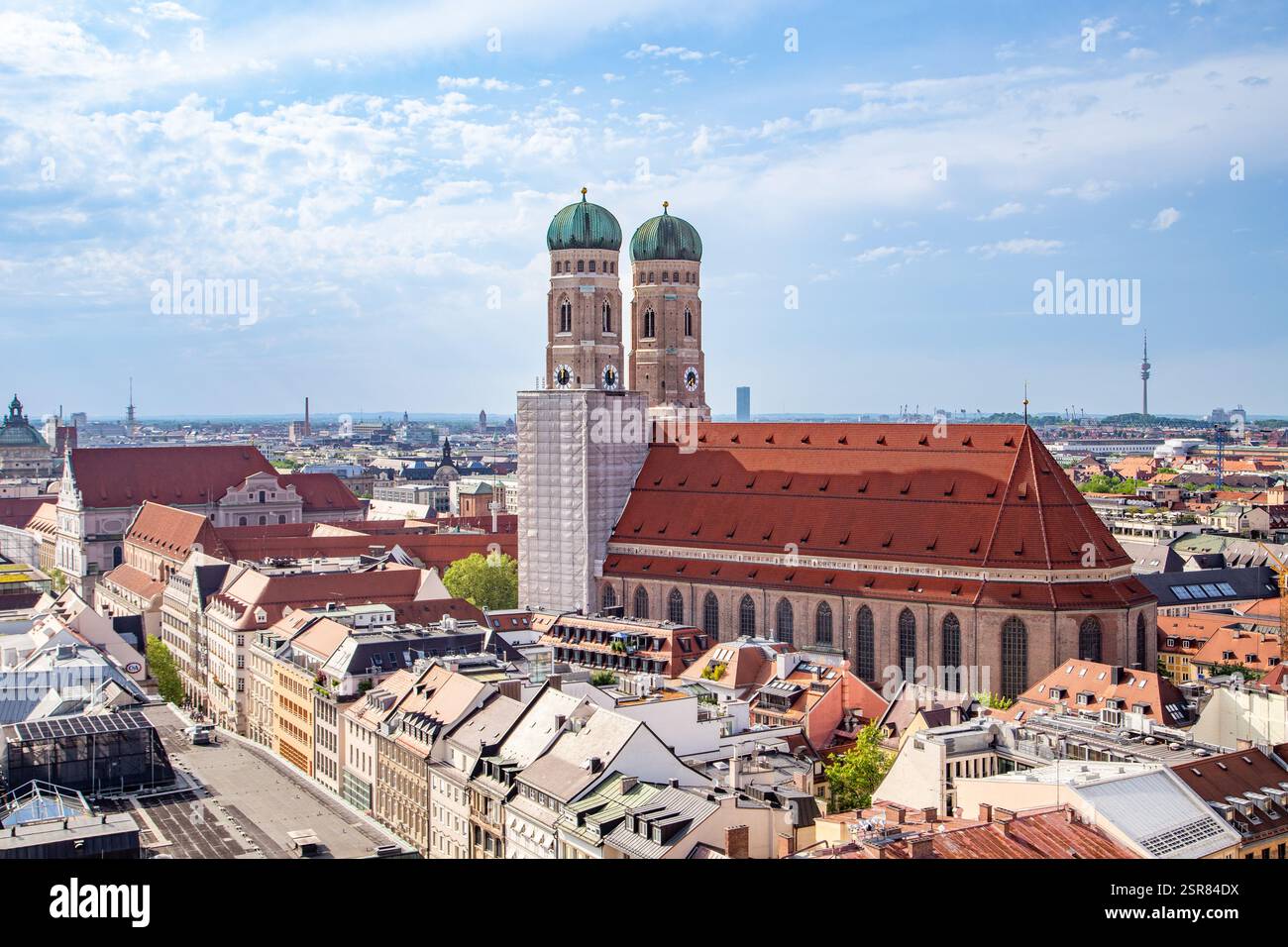 Beautiful super wide-angle sunny aerial view of Munich, Bayern, Bavaria ...