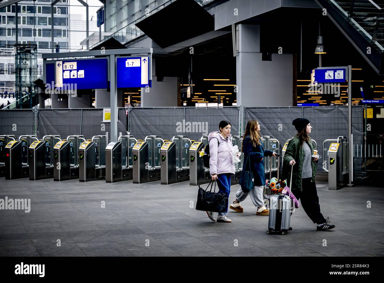 DEN HAAG - Work is being carried out on the tracks at The Hague Central ...
