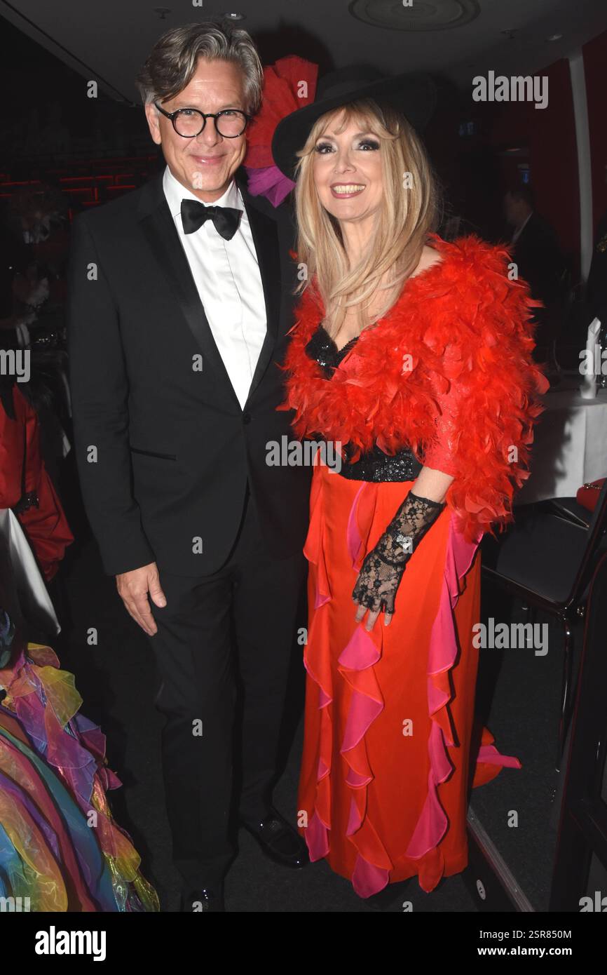 Percy Hoven Schauspieler Cornelia Corba Schauspielerin Saengerin ...