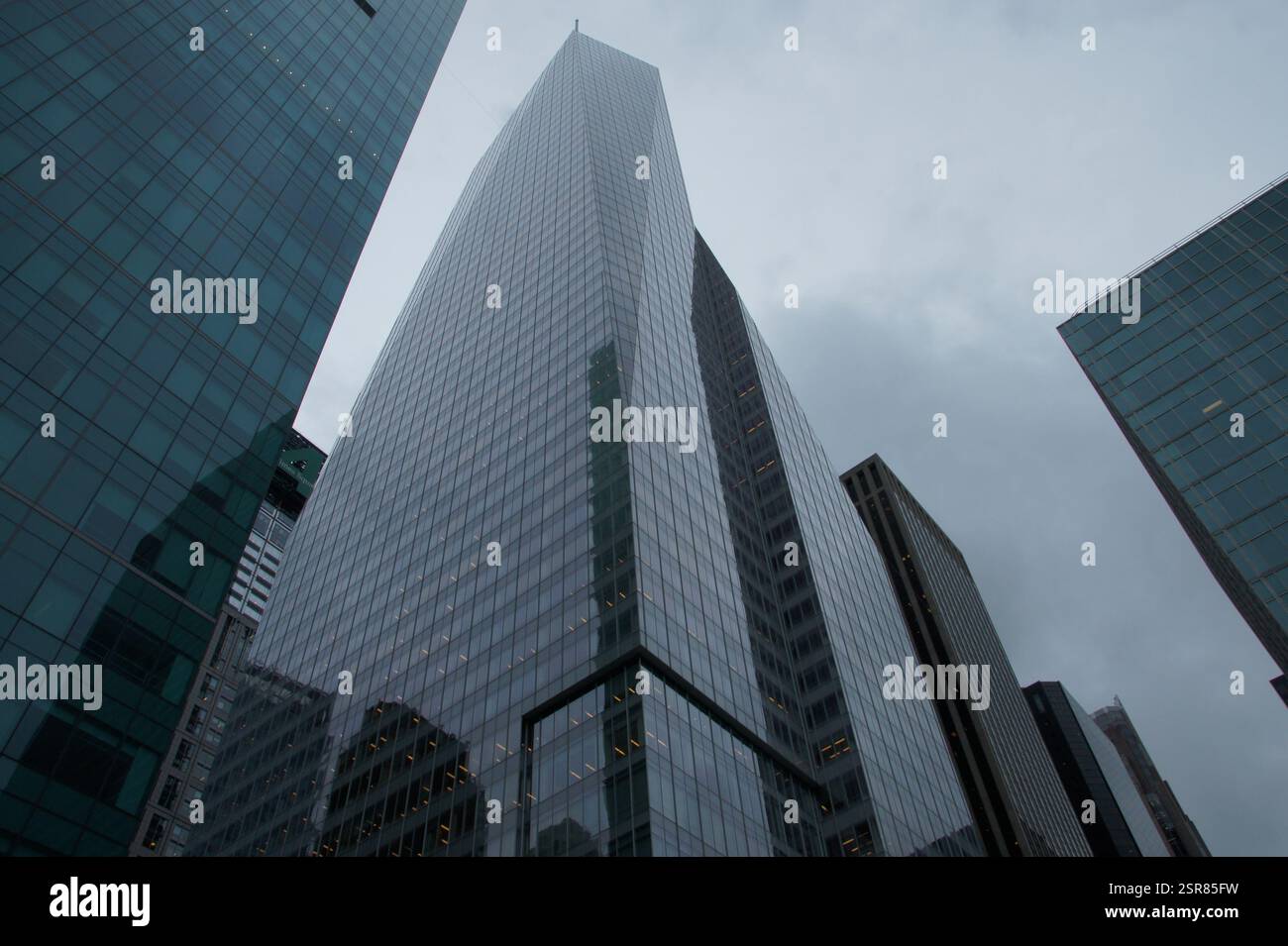 A cluster of skyscrapers dominates the skyline in New York, Manhattan ...