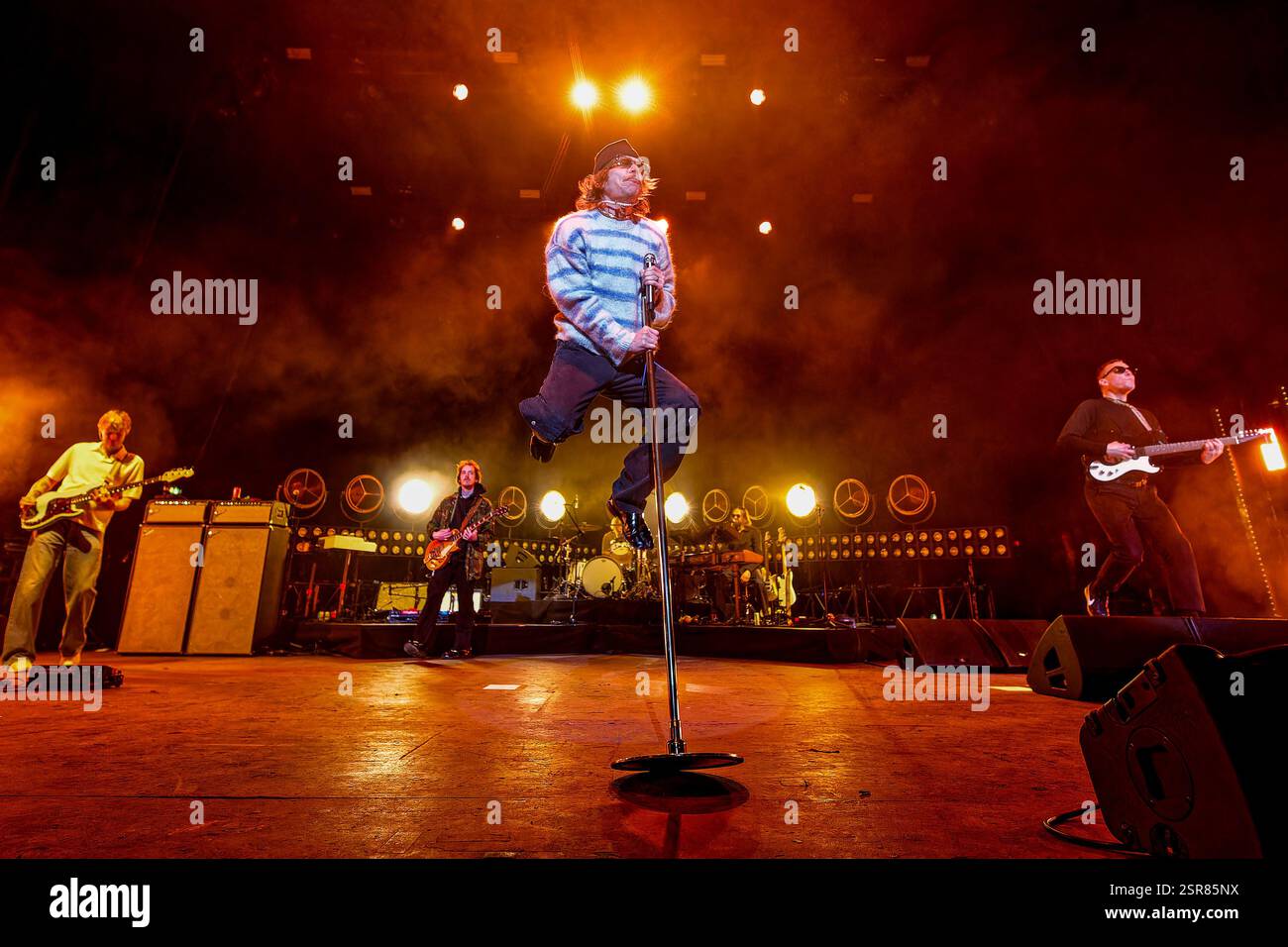 Manchester, UK. 14th Feb, 2025. Matt Shultz of Cage The Elephant dances ...