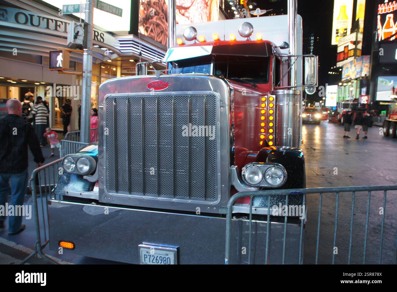 New York, Manhattan. The image depicts a possible Peterbilt 379 truck ...