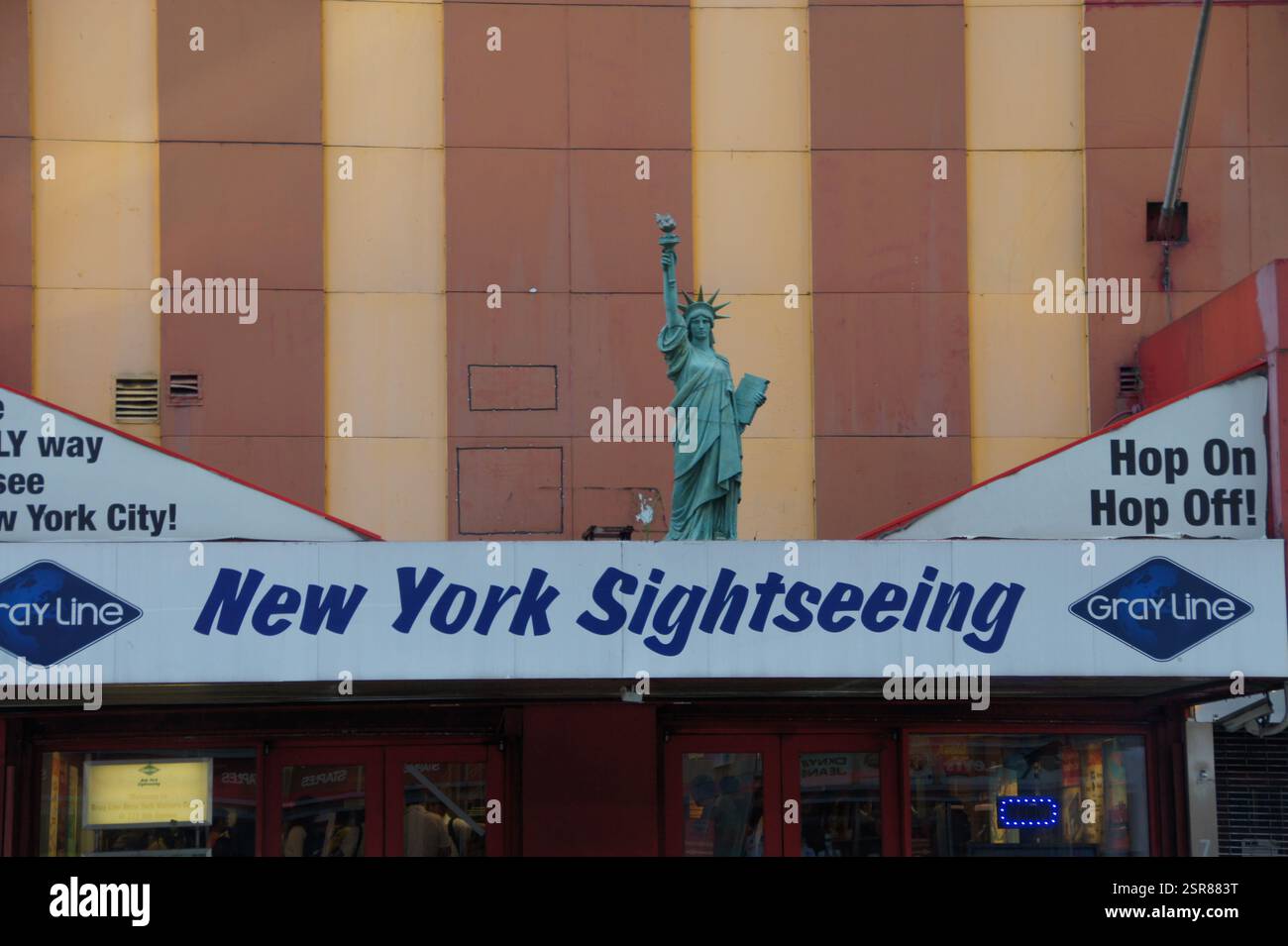 New York, Manhattan. See iconic landmarks on a double-decker bus tour ...