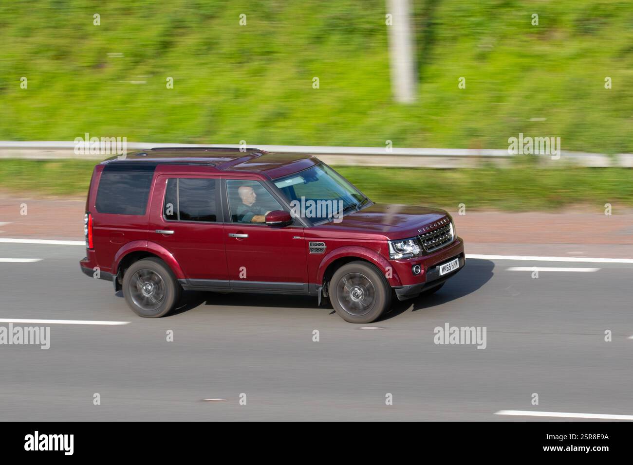 2016 land rover discovery 4 graphite hi-res stock photography and ...