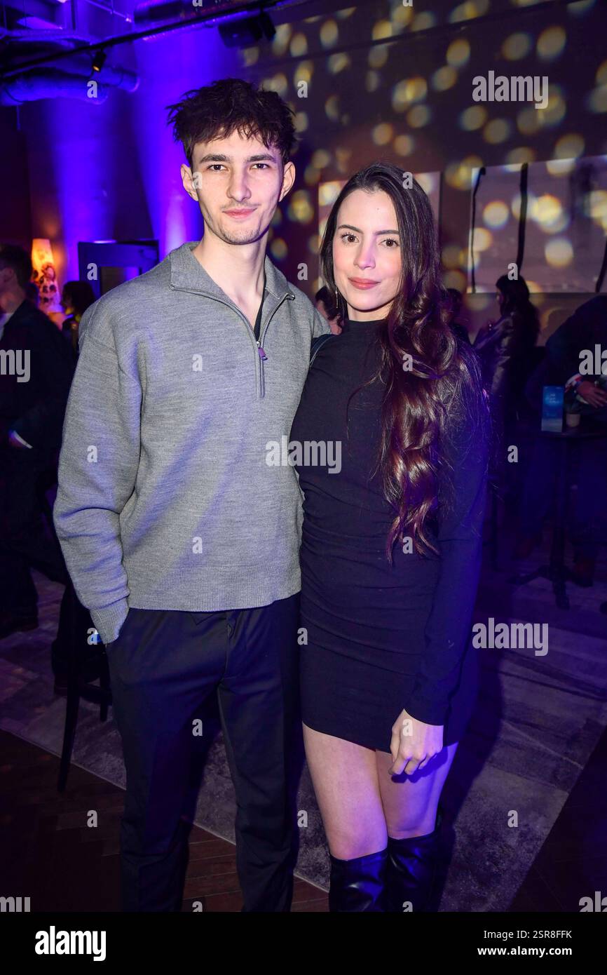 Nathan Goldblat und Lena Roth Schauspieler zu Gast auf dem ARD Blue ...