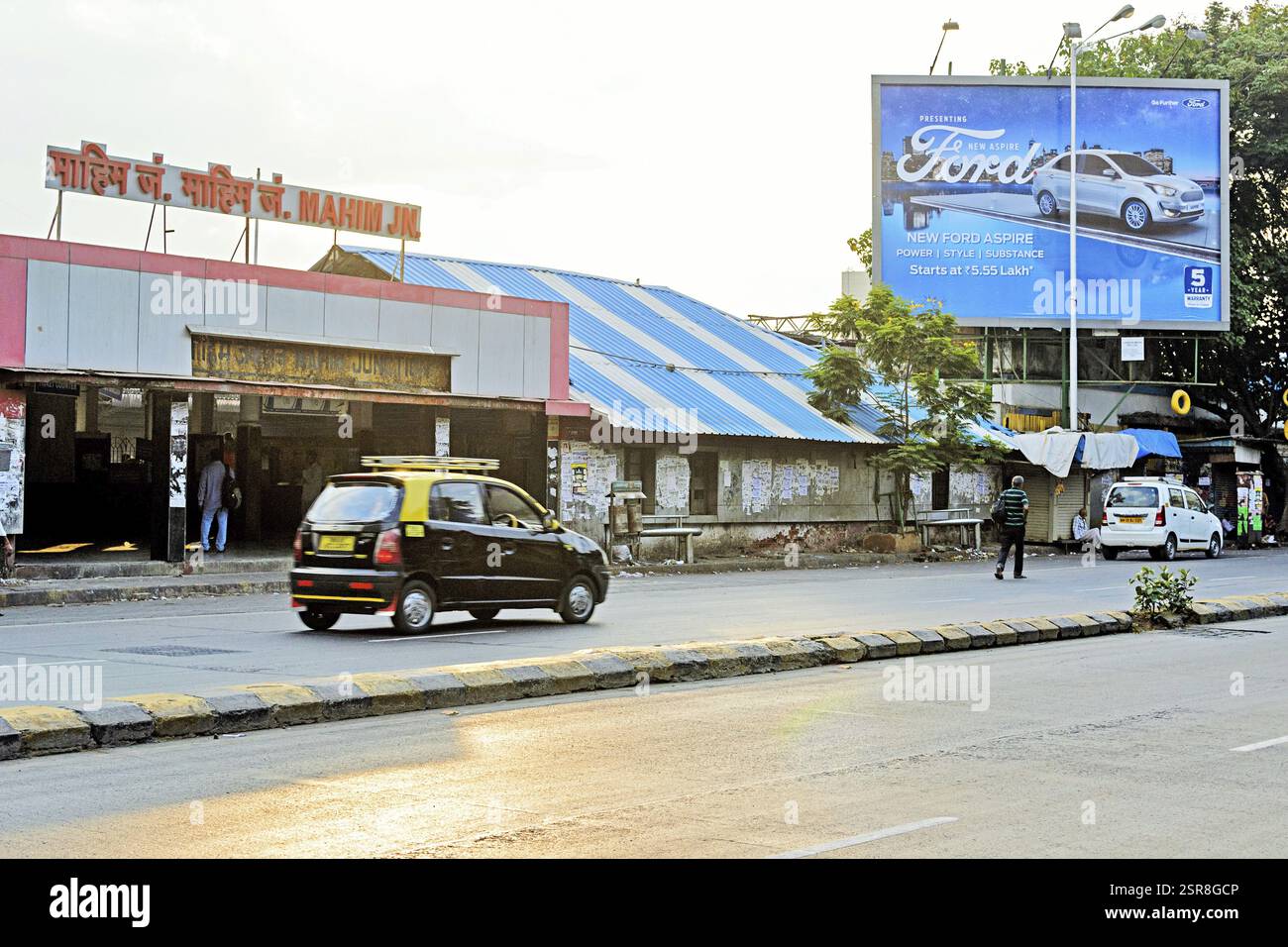 Mahim Junction Railway Station road entrance, Mumbai, Maharashtra, India, Asia Stock Photo - Alamy