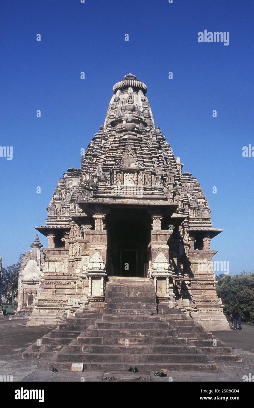 Entrance of Vishvanatha Temple, Khajuraho, Madhya Pradesh, India, Asia Stock Photo - Alamy