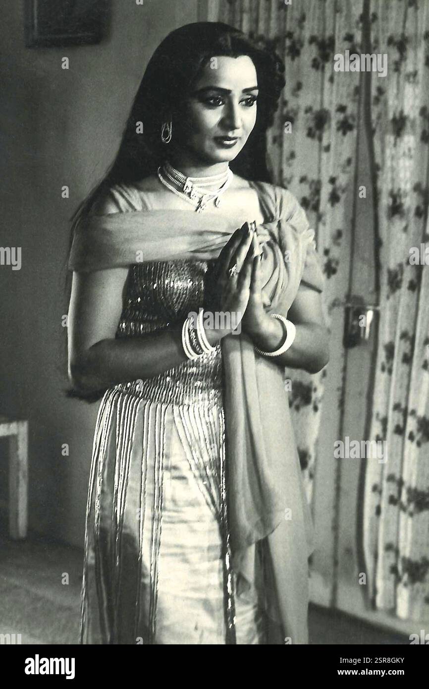 Vintage old indian bollywood actress hi-res stock photography and ...