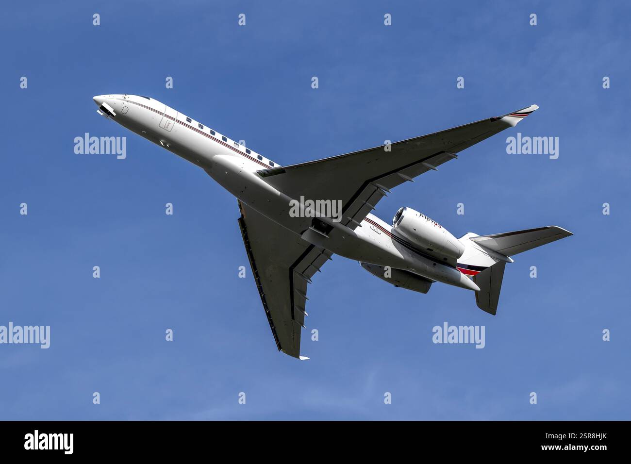 Aircraft NetJets Aviation, N189QS, Bombardier BD-700-1A10 Stock Photo ...