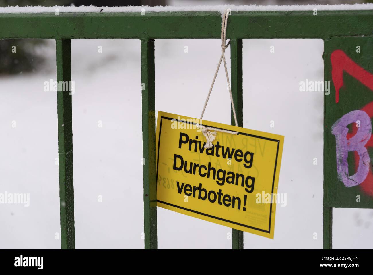 Yellow sign with the inscription 'Privatweg Durchgang verboten' on a ...