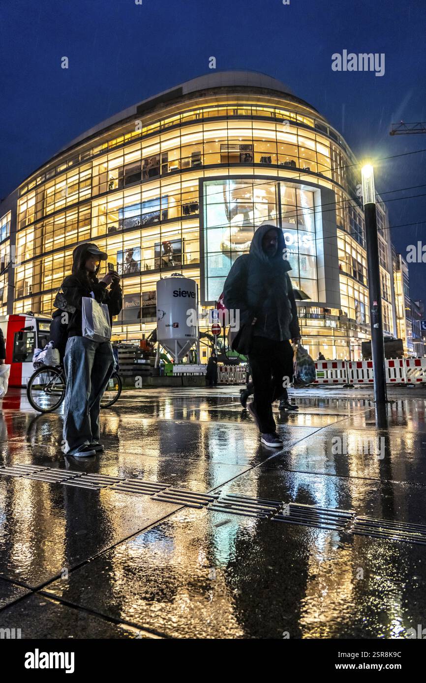 Schadowstrasse, city centre, shopping street, pedestrian zone, winter ...