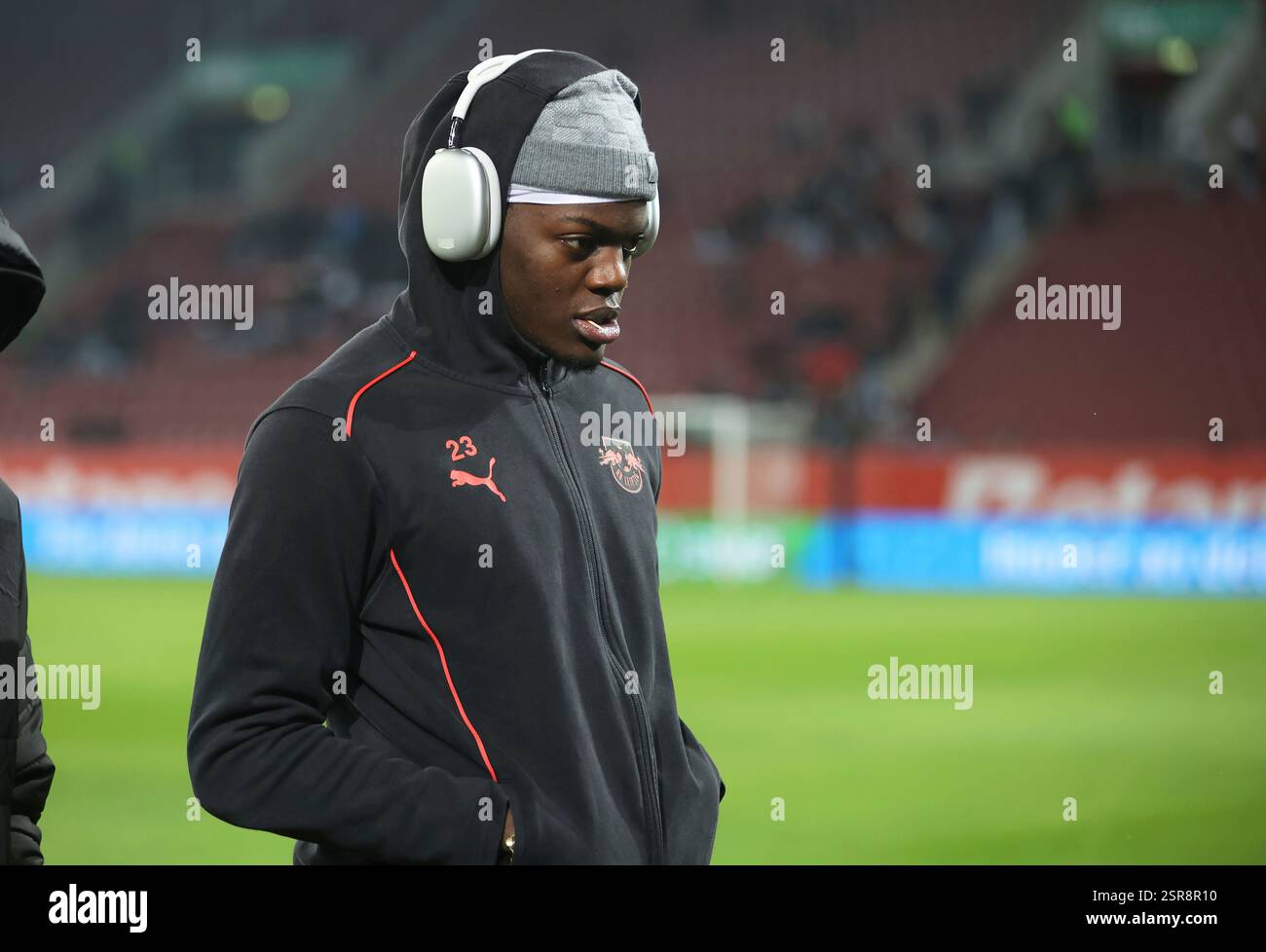 Castello lukeba rb leipzig bei der platzbesichtigung hi-res stock ...