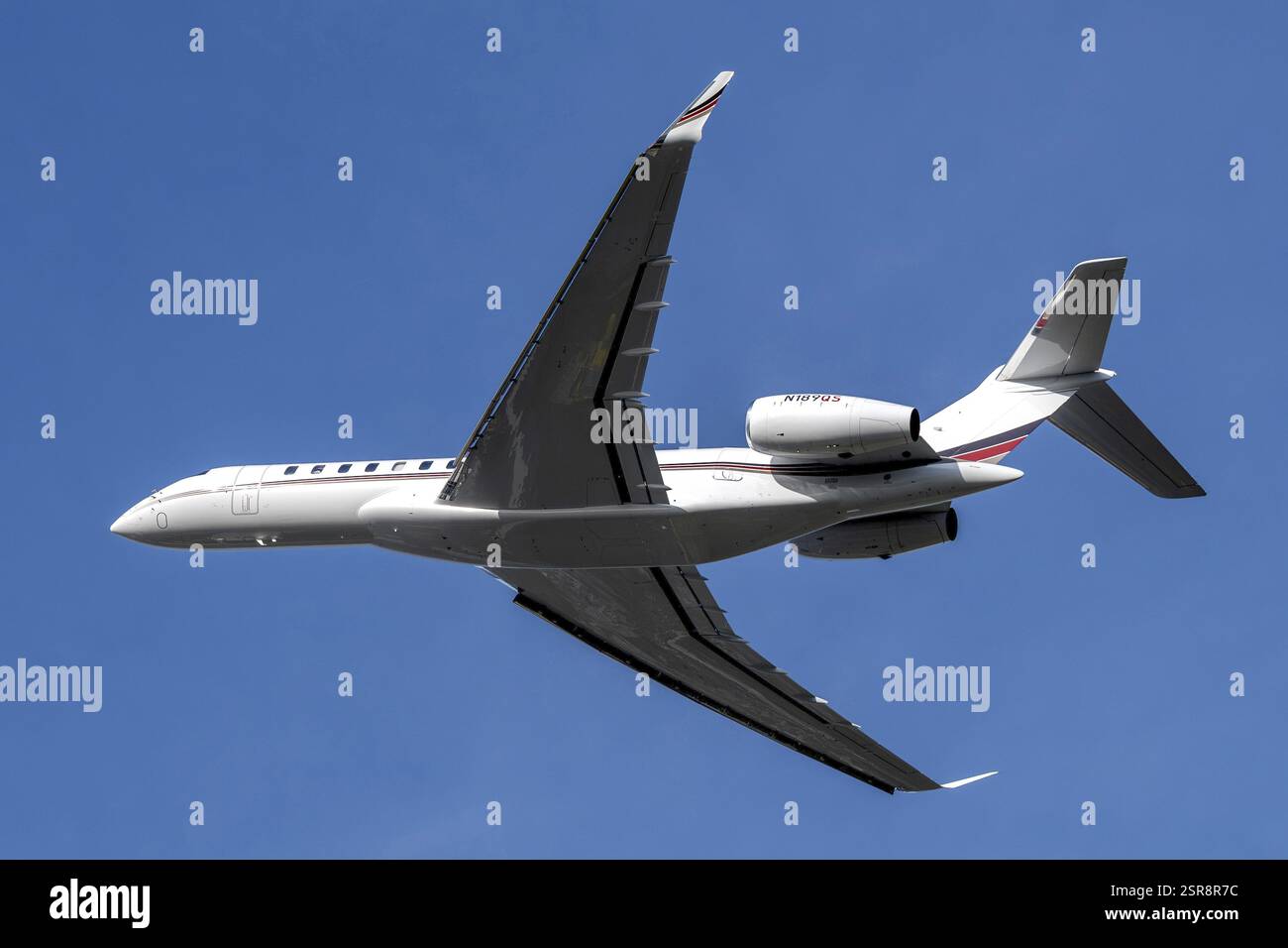 Aircraft NetJets Aviation, N189QS, Bombardier BD-700-1A10 Stock Photo ...