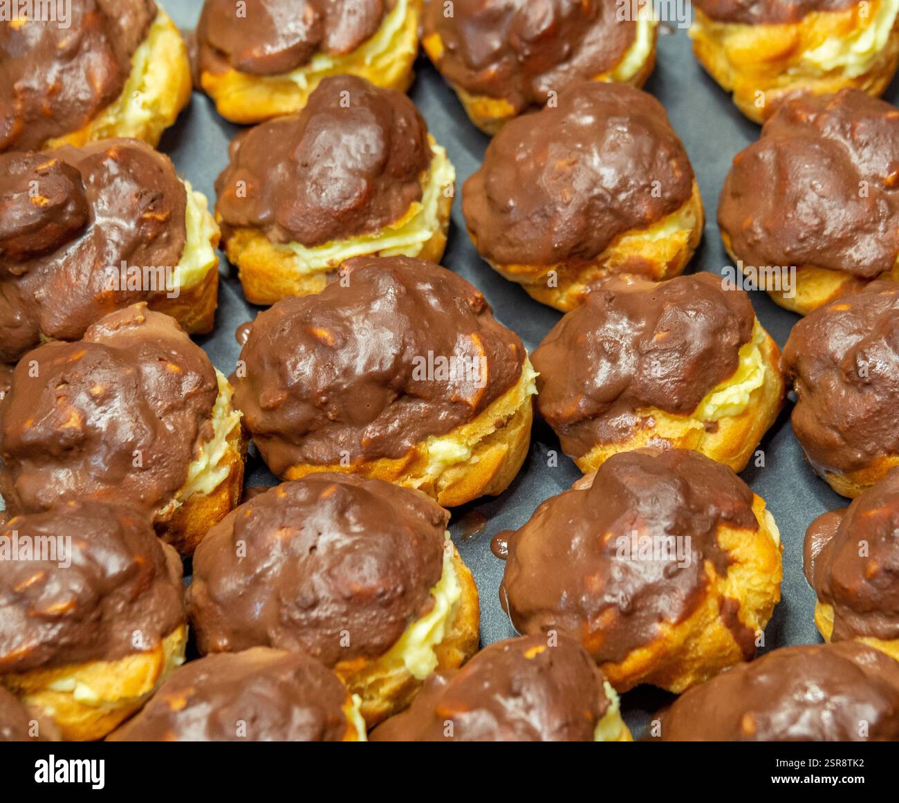 Mini homemade chocolate eclairs hi-res stock photography and images - Alamy
