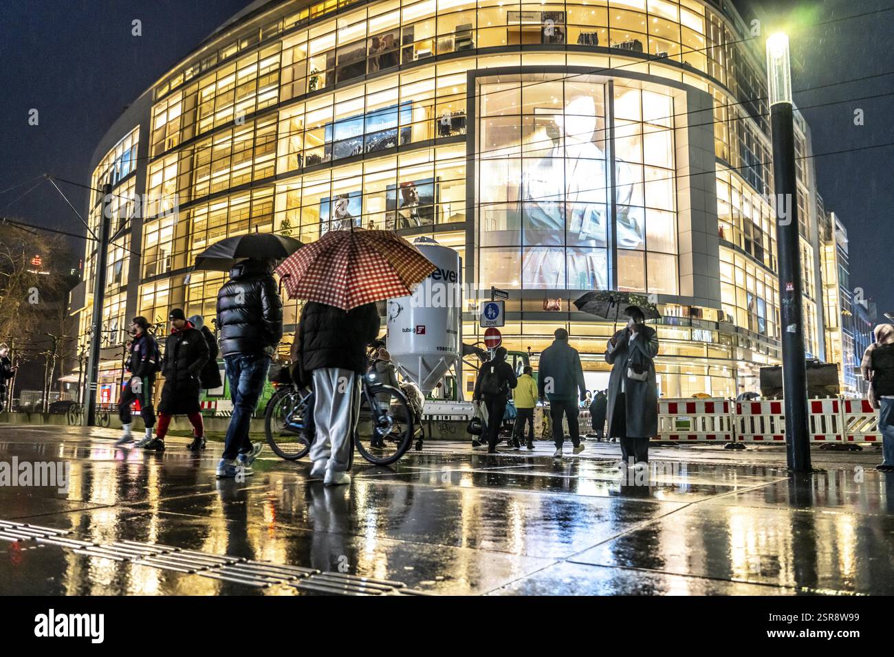 Schadowstrasse, city centre, shopping street, pedestrian zone, winter ...