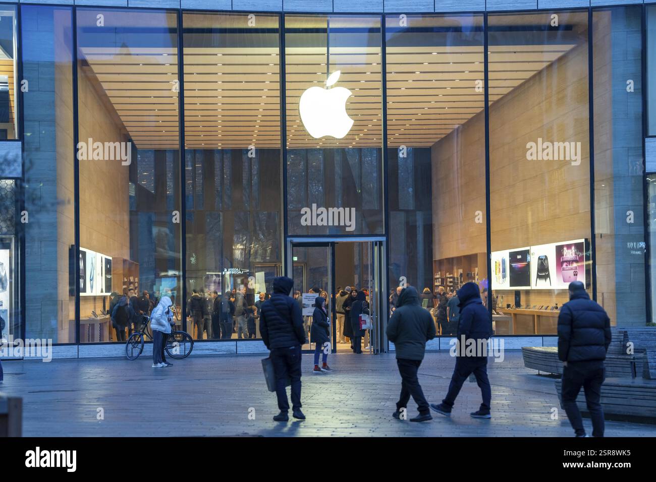 Apple Store, in the Koe-Bogen Shopping Centre, in Duesseldorf, North ...