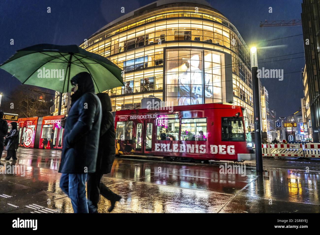 Schadowstrasse, city centre, shopping street, pedestrian zone, winter ...
