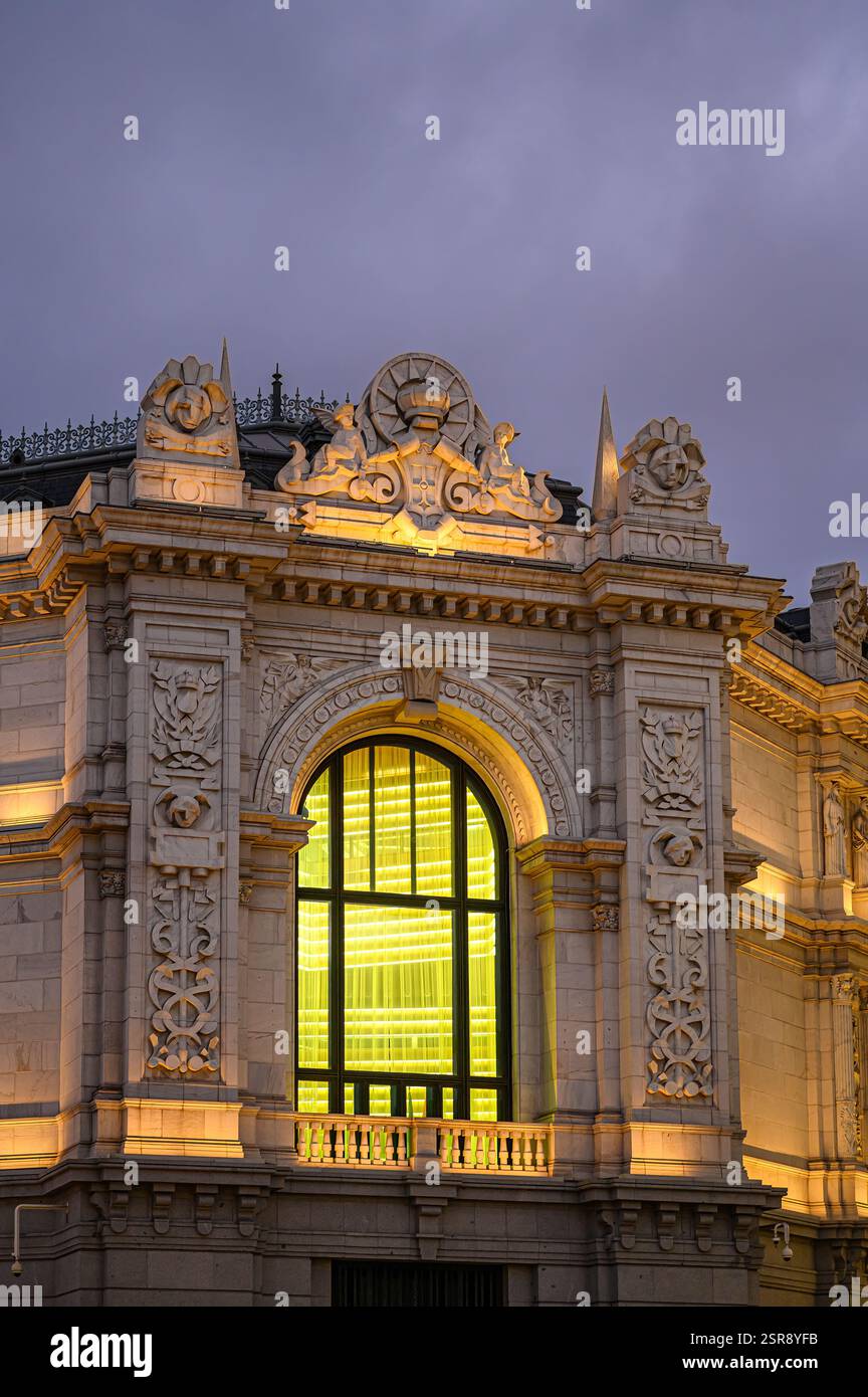 Material de banco hi-res stock photography and images - Alamy