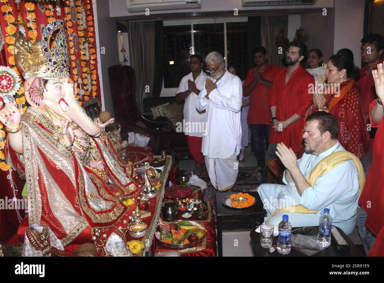 Bollywood actor Neil Nitin Mukesh Nitin Mukesh Nishi Mukesh before ...