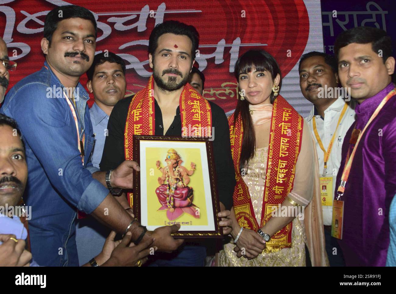 Bollywood actor Emraan Hashmi Parveen Shahani visit Ganesh Galli Ka ...