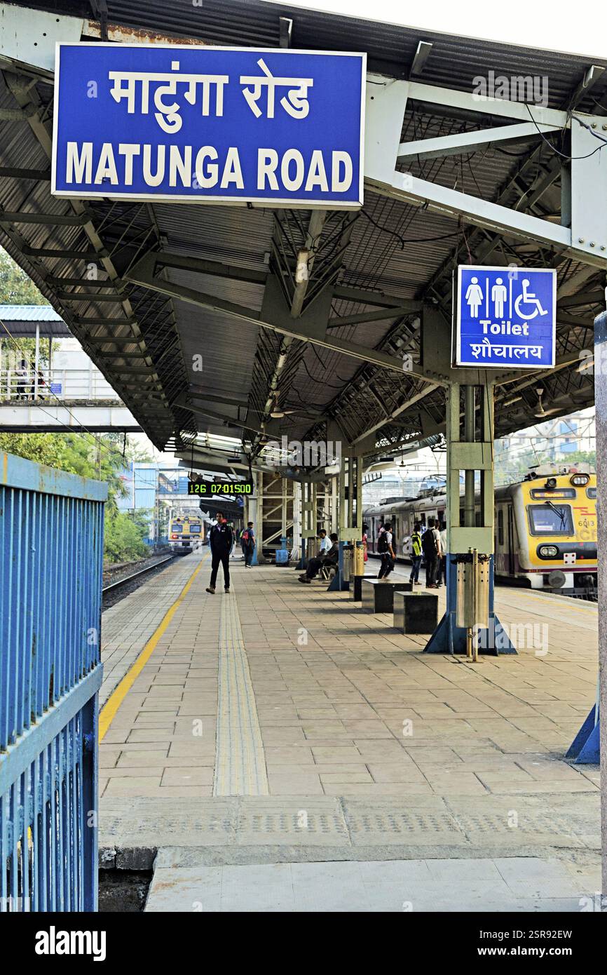 Matunga Road Railway Station, Mumbai, Maharashtra, India, Asia Stock ...