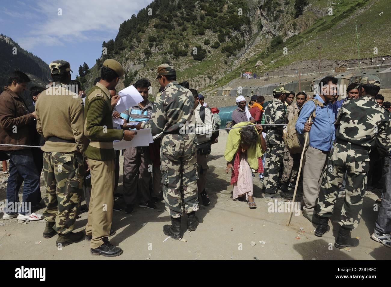 Military at pahalgam to chandanwari, amarnath yatra, jammu Kashmir ...
