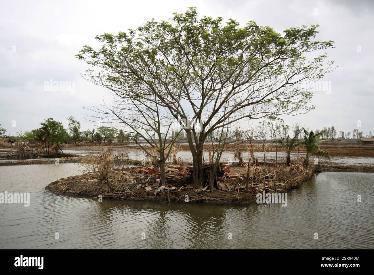 Aila cyclone in Sunderban, West bengal, India 2009 Stock Photo - Alamy