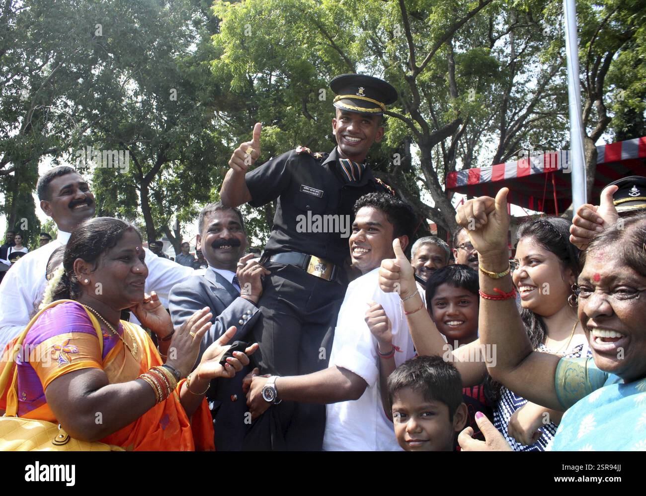 Indian military army passing out hi-res stock photography and images ...