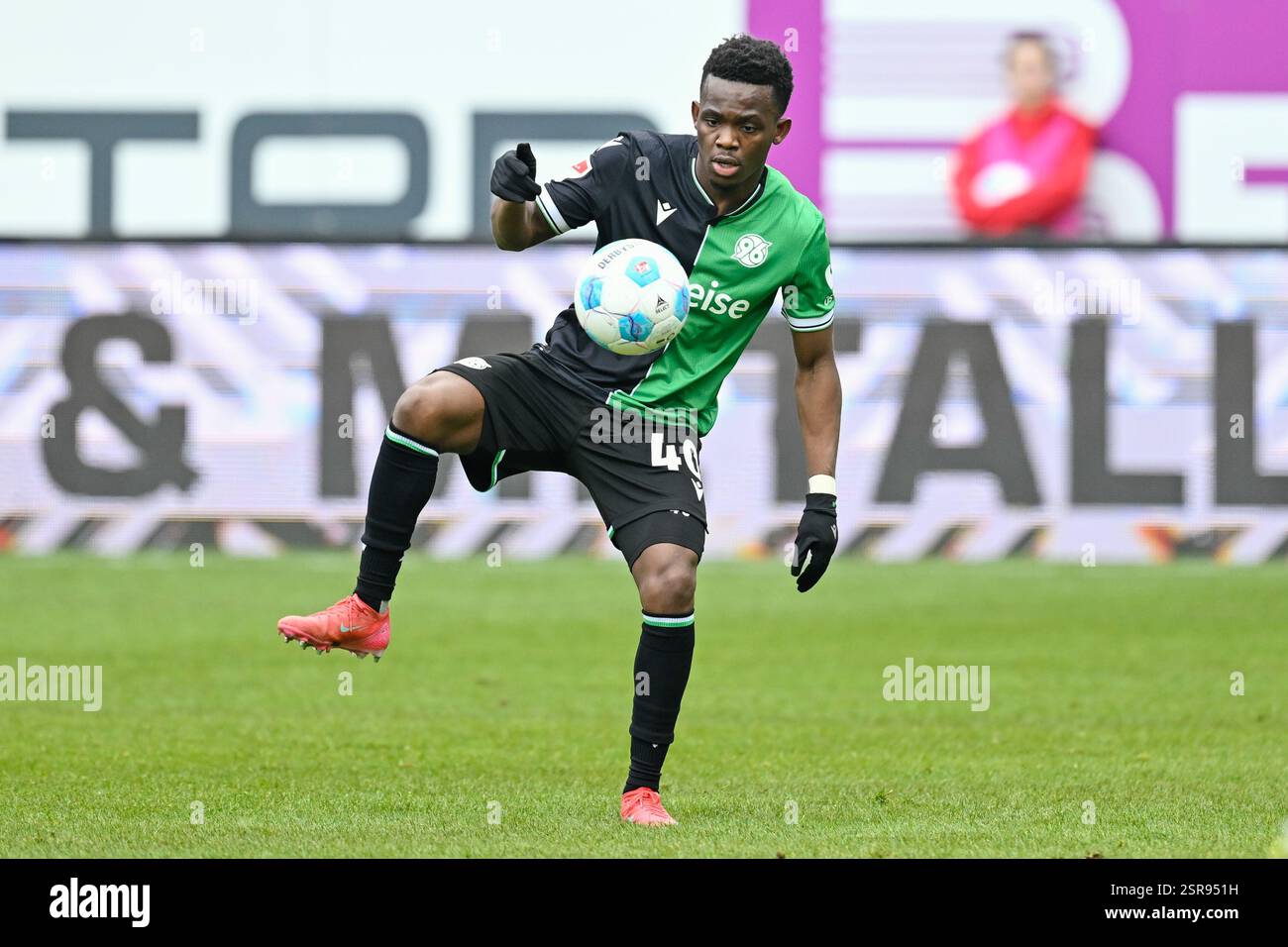 Kaiserslautern, Germany. 15th Feb, 2025. Soccer: Bundesliga 2, 1. FC ...