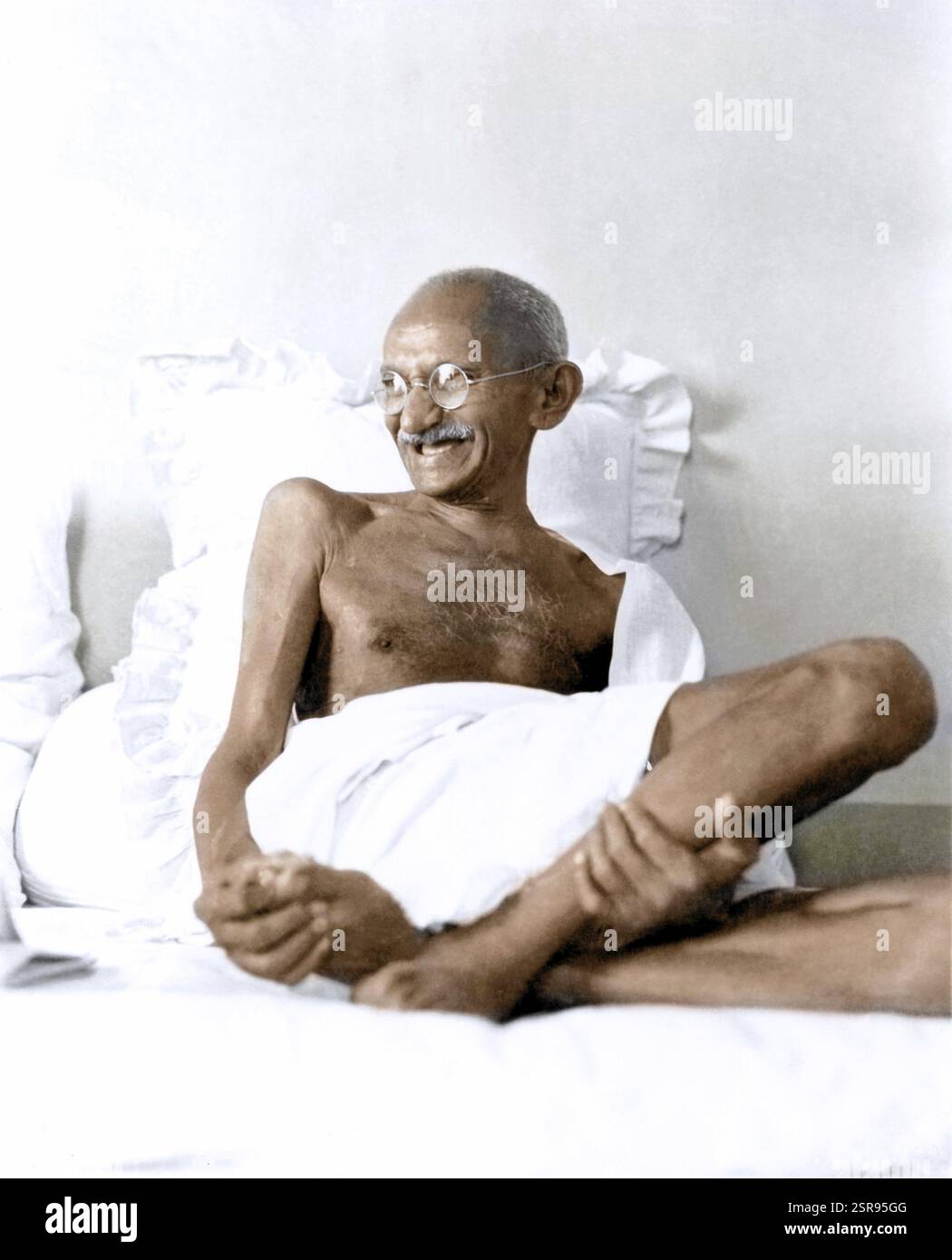 Mahatma Gandhi sitting smiling at Birla House, Mumbai, Maharashtra ...