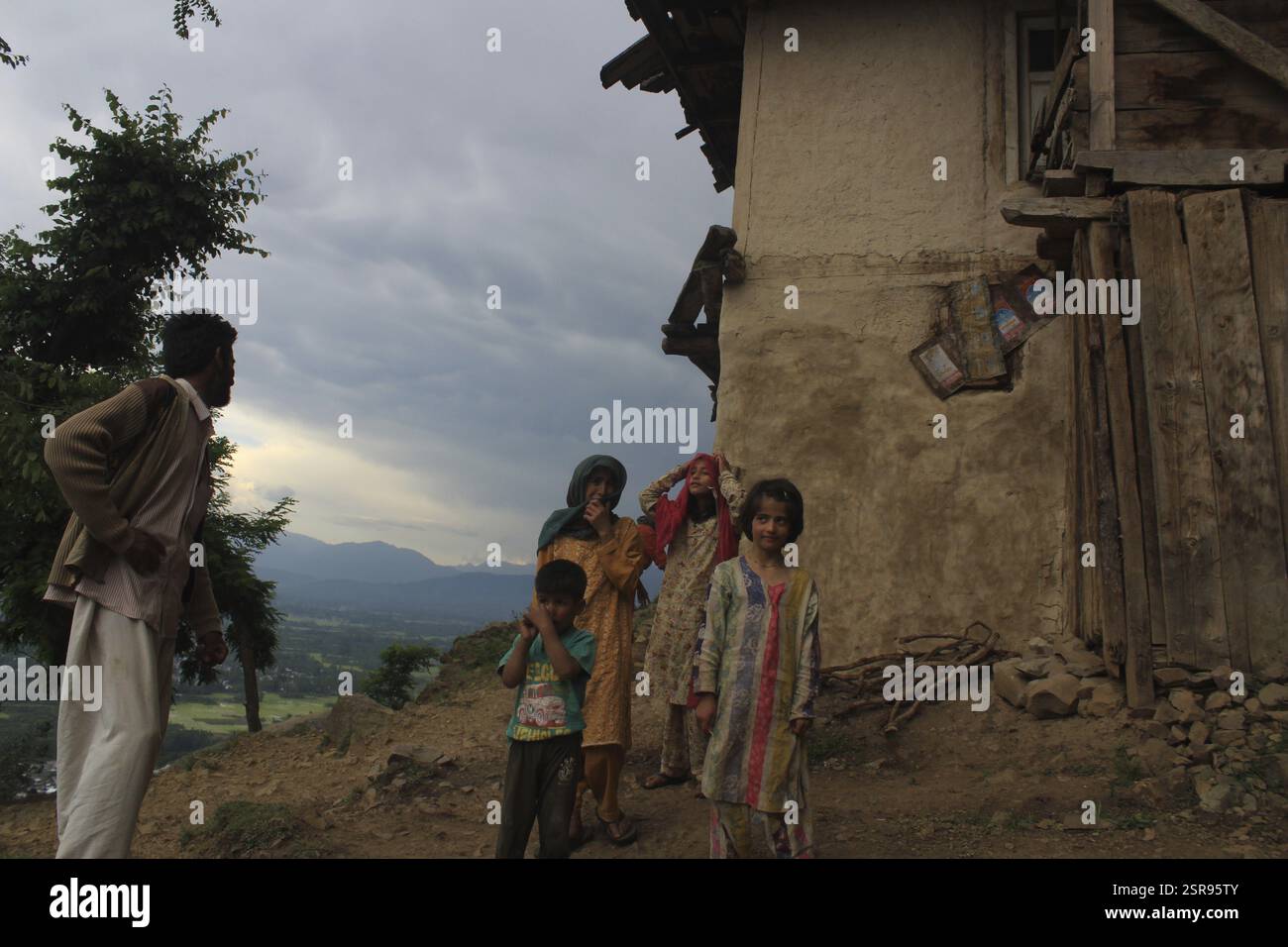 Kashmiri family, kupwara, Kashmir, India, Asia Stock Photo - Alamy