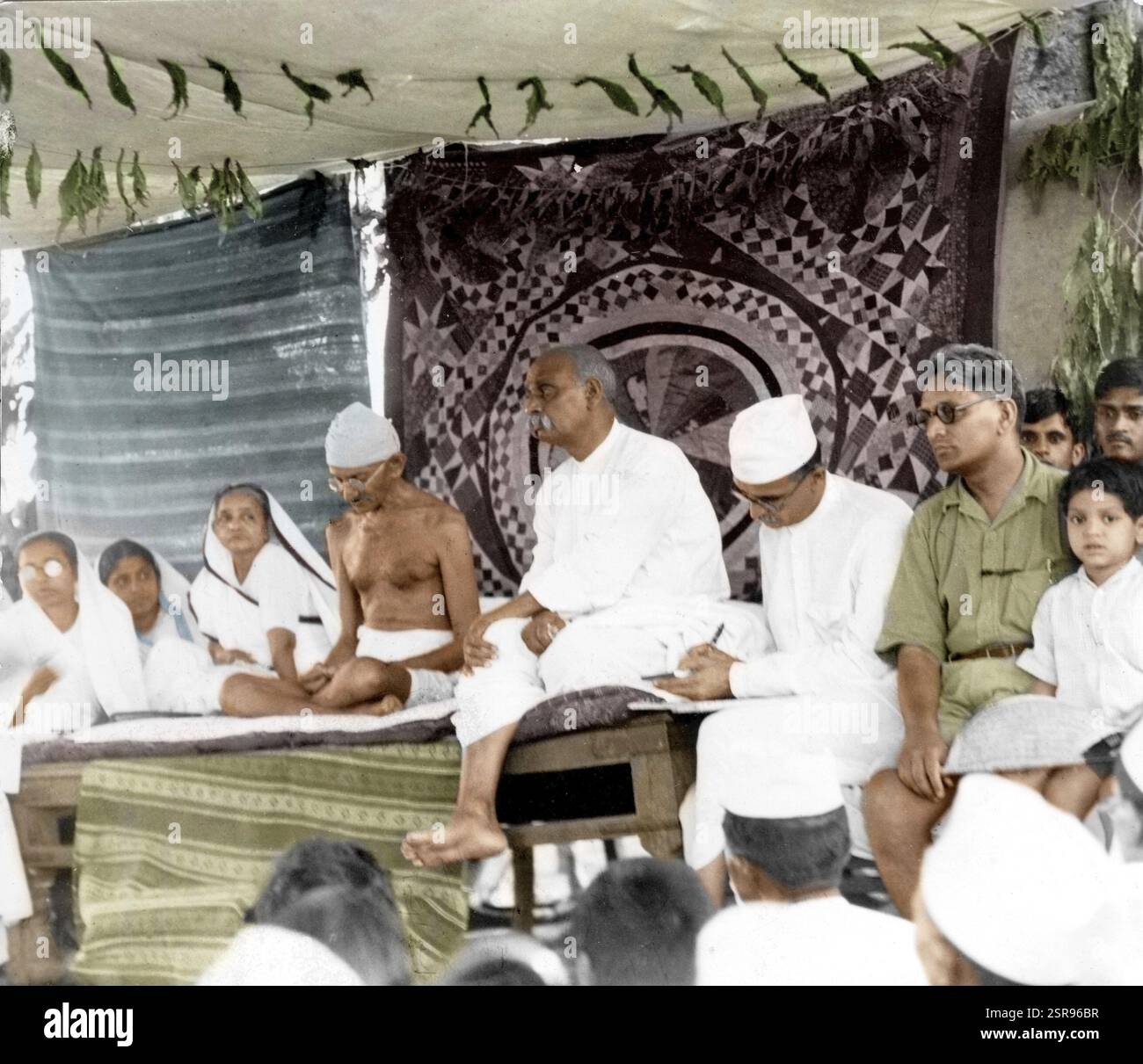 Mahatma Gandhi addressing meeting of villagers, plague affected area ...