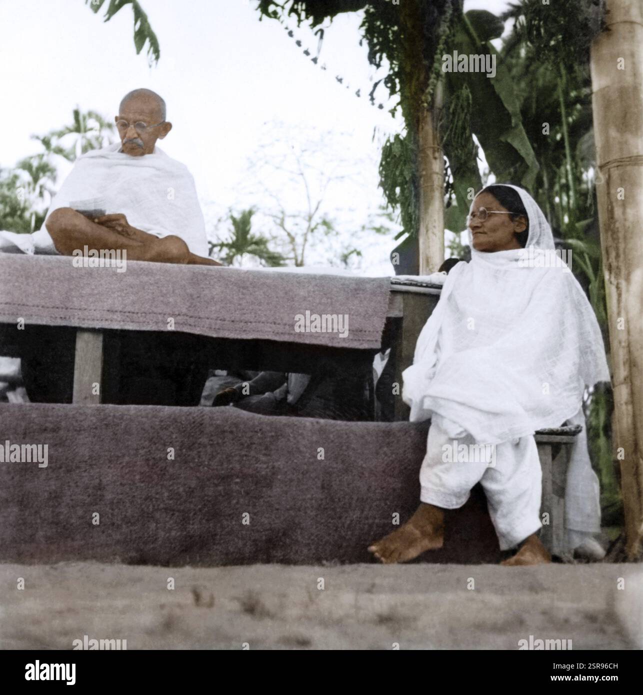 Mahatma Gandhi Amtus Salam meeting after Hindu Muslim riots, Bangladesh ...