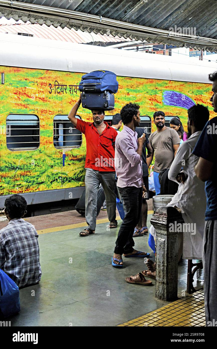 Dadar Railway Station platform, Mumbai, Maharashtra, India, Asia Stock ...