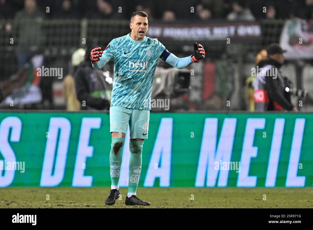 Brussel, Belgium. 13th Feb, 2025. Goalkeeper Anthony Moris (49) of ...
