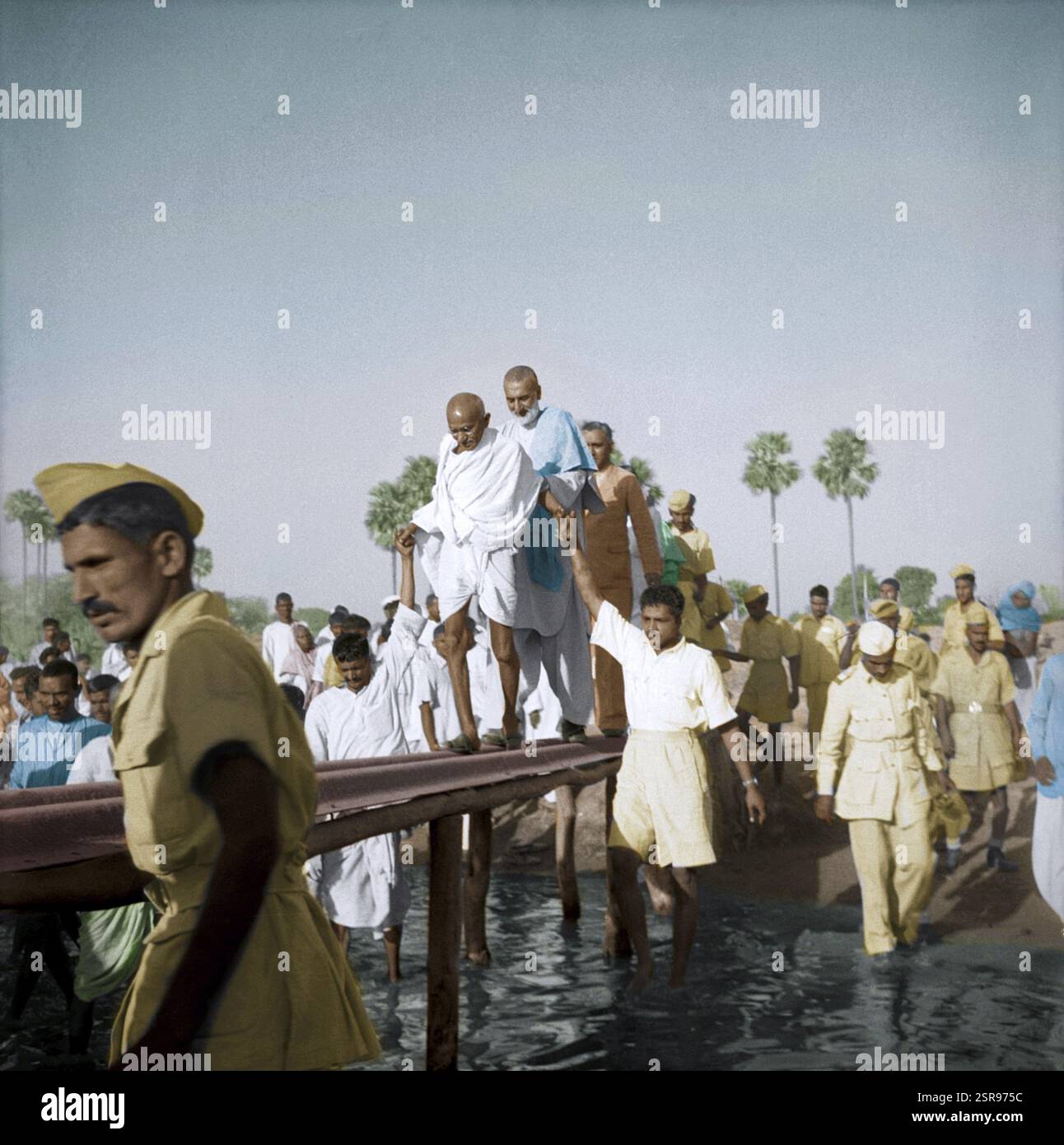 Mahatma Gandhi with Abdul Ghaffar Khan crossing bridge, Bihar, India ...