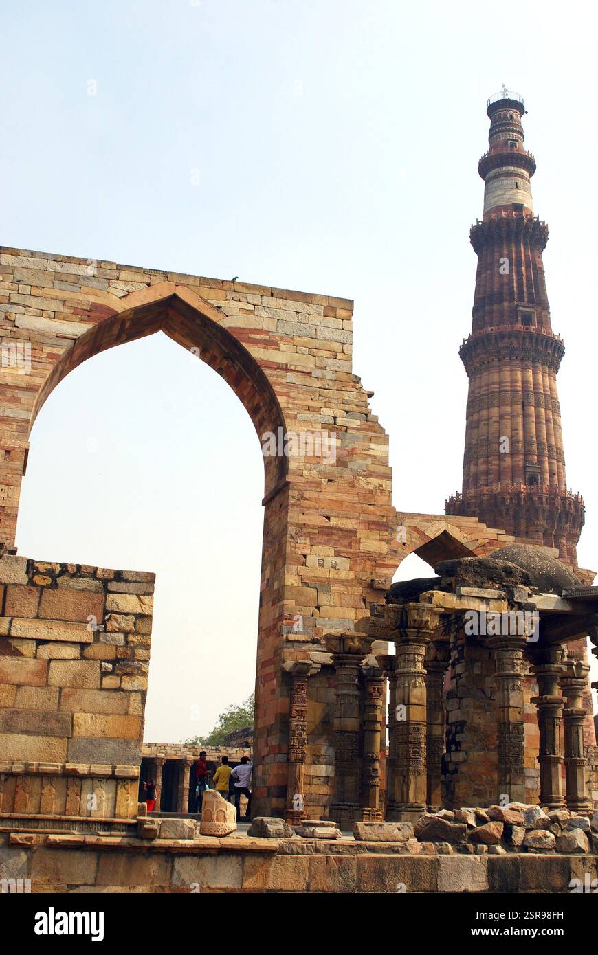 Qutab Kutub Minar with ruins, Delhi, India, Asia Stock Photo - Alamy