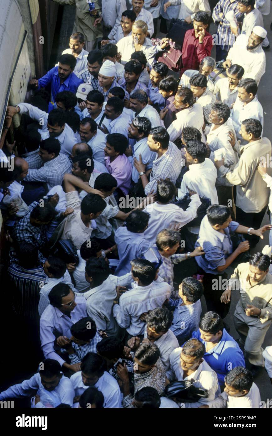 People trying to enter in Trains Railways, suburban local, bombay ...