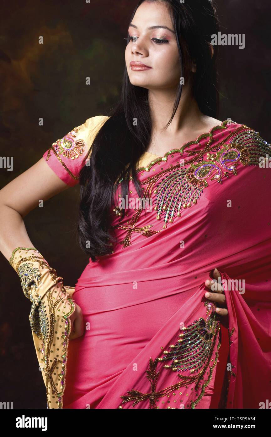 Designer sari hi-res stock photography and images - Alamy