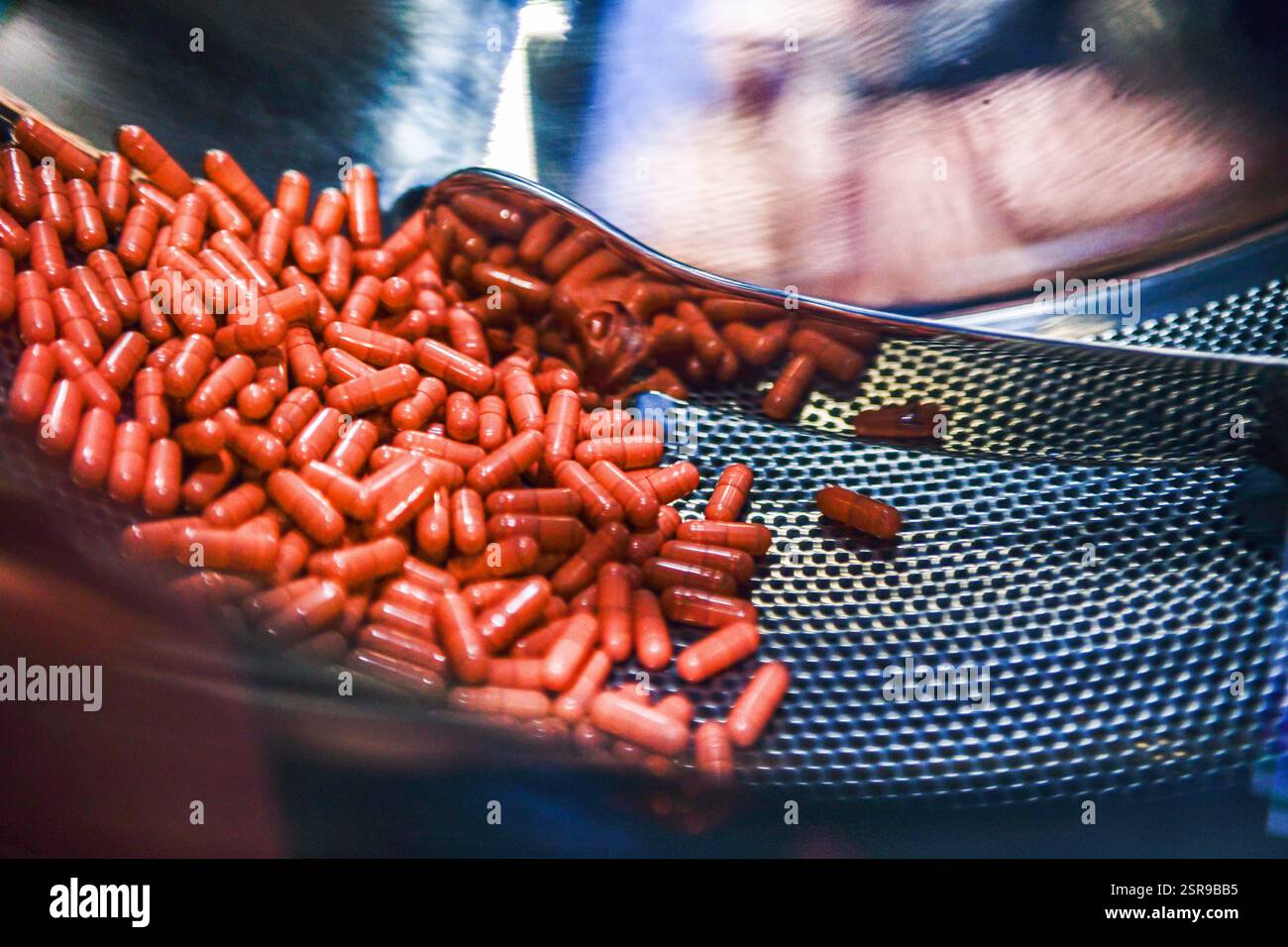 capsule tablet production line in pharmaceutical factory, Rotating ...