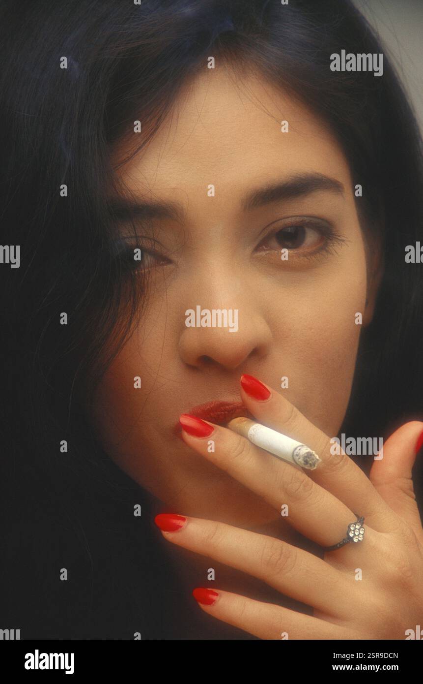 Women smoking cigarettes hi-res stock photography and images - Alamy