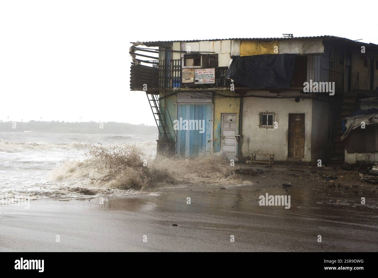 High tide at versova beach, Bombay Mumbai, Maharashtra, India, Asia ...