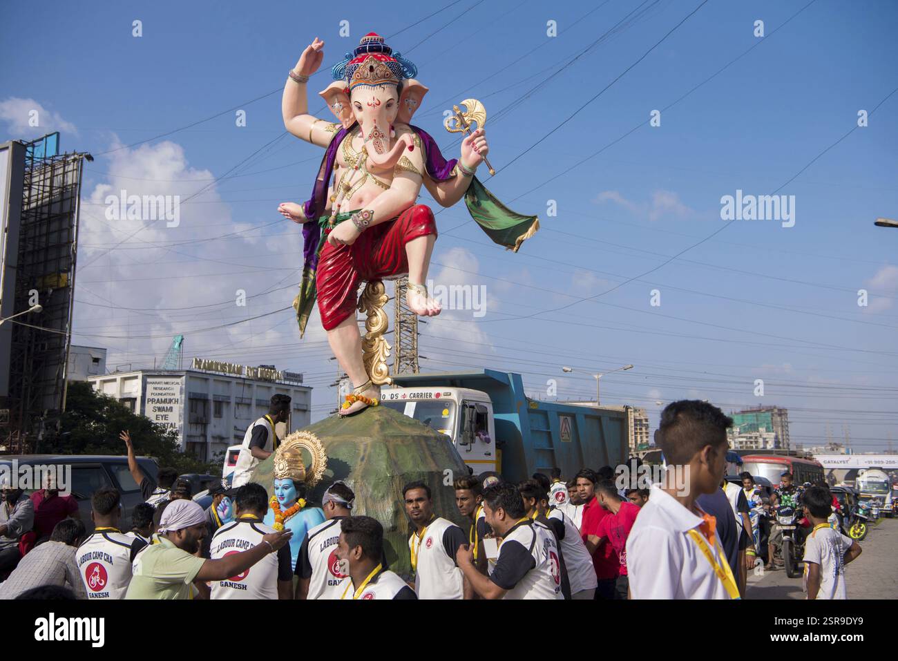 Dancing Lord Ganpati idol procession, Ganesha festival, Mumbai ...