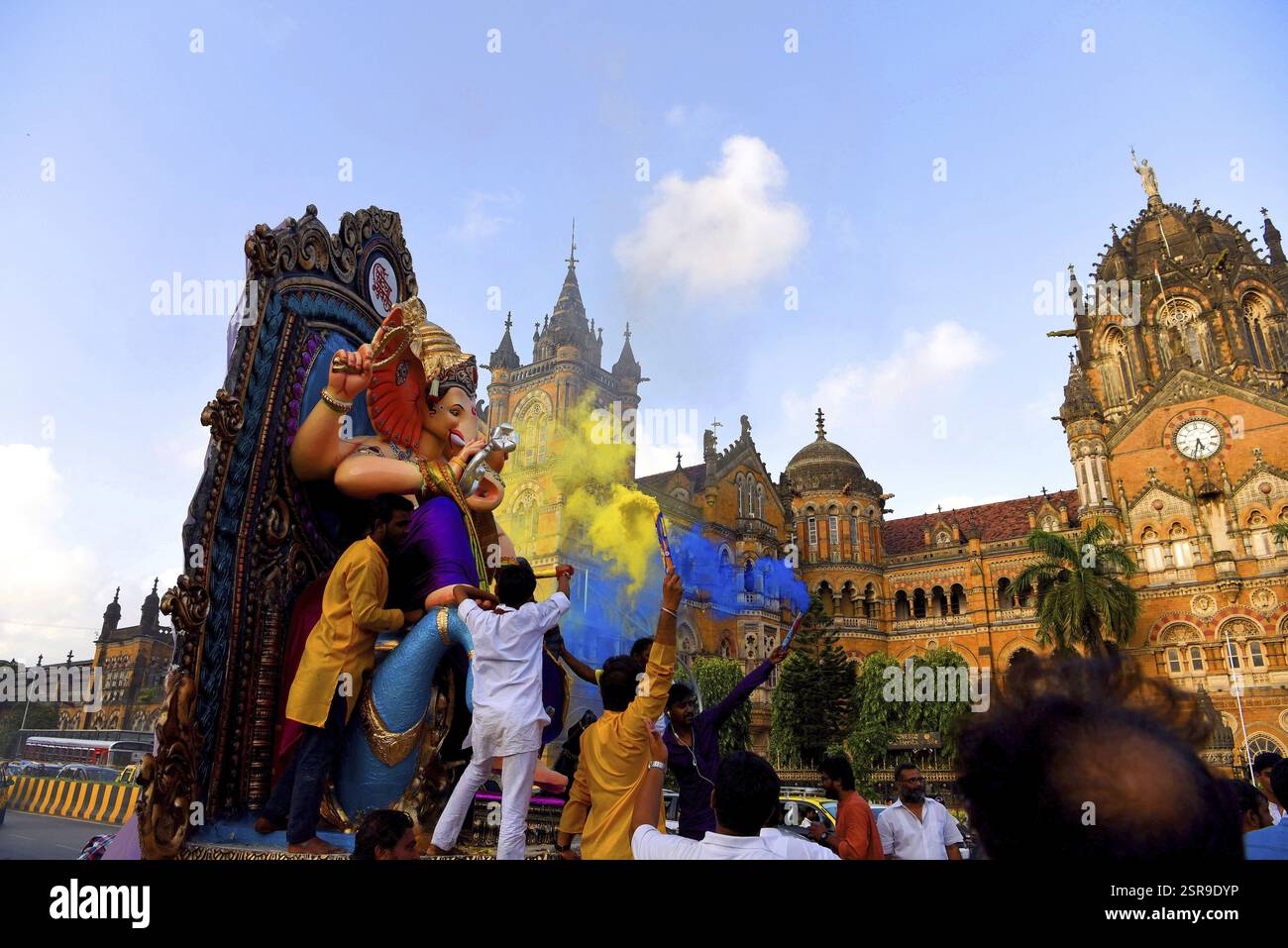 Lord Ganpati idol procession, Ganesha festival, Chhatrapati Shivaji ...